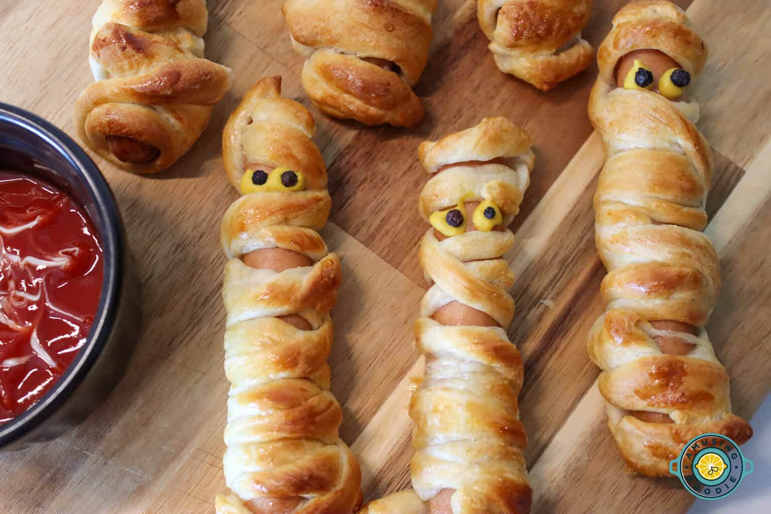 Spooky & Easy Mummy Hot Dogs (Crescent Roll Halloween Recipe) - Amusing ...